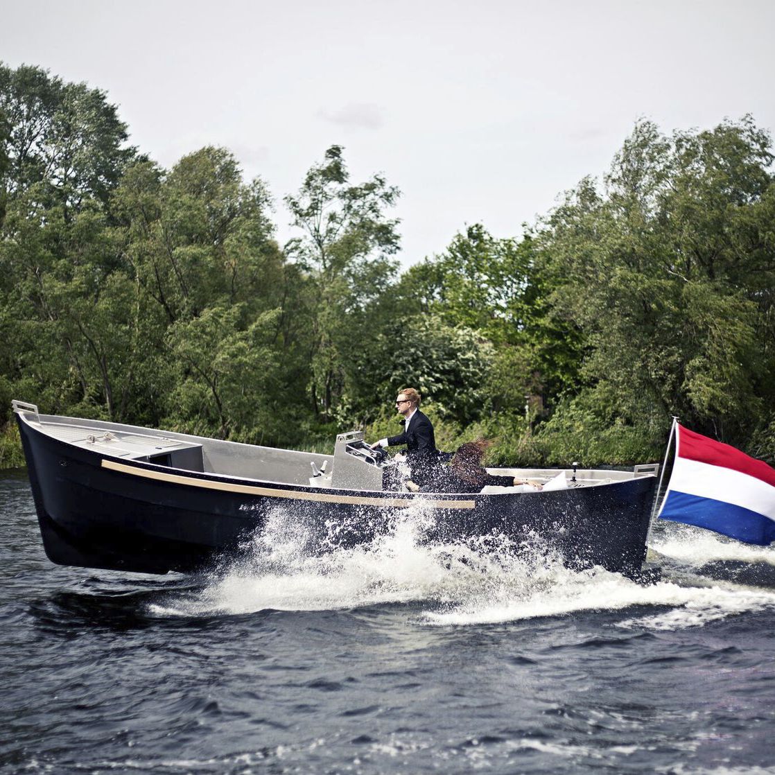 Barco open intraborda - S-740 - Waterdream BV - escalonado / con ...