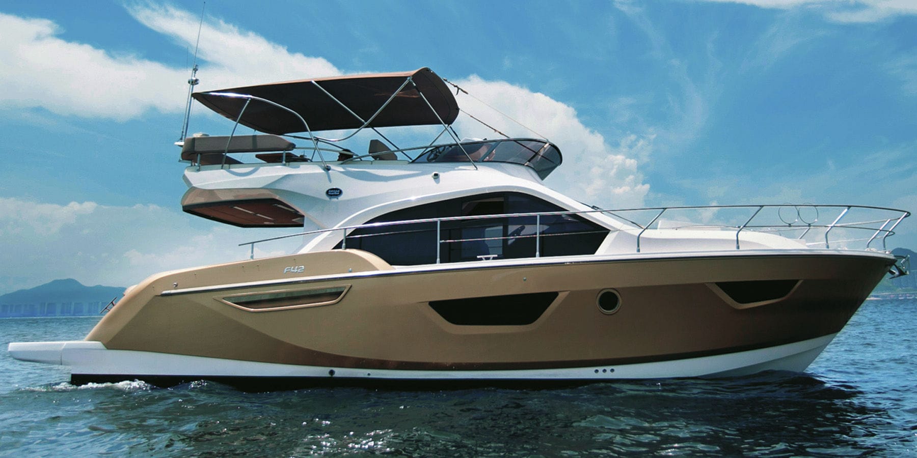 Barco cabinado intraborda - FLY 42 - Sessa Marine - bimotor / casco de ...