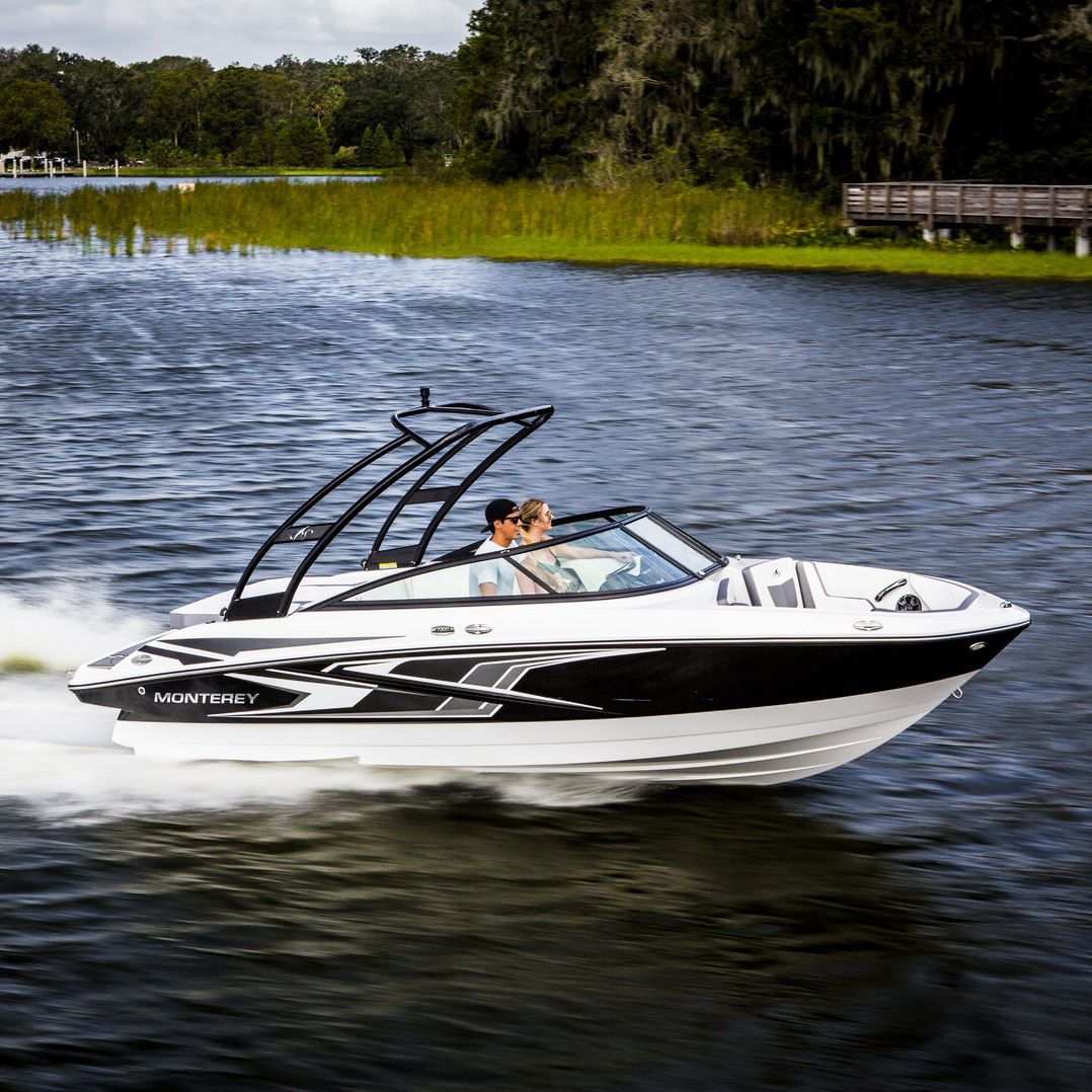 Runabout intraborda - M-20 - Monterey Boats - con doble consola / bow ...