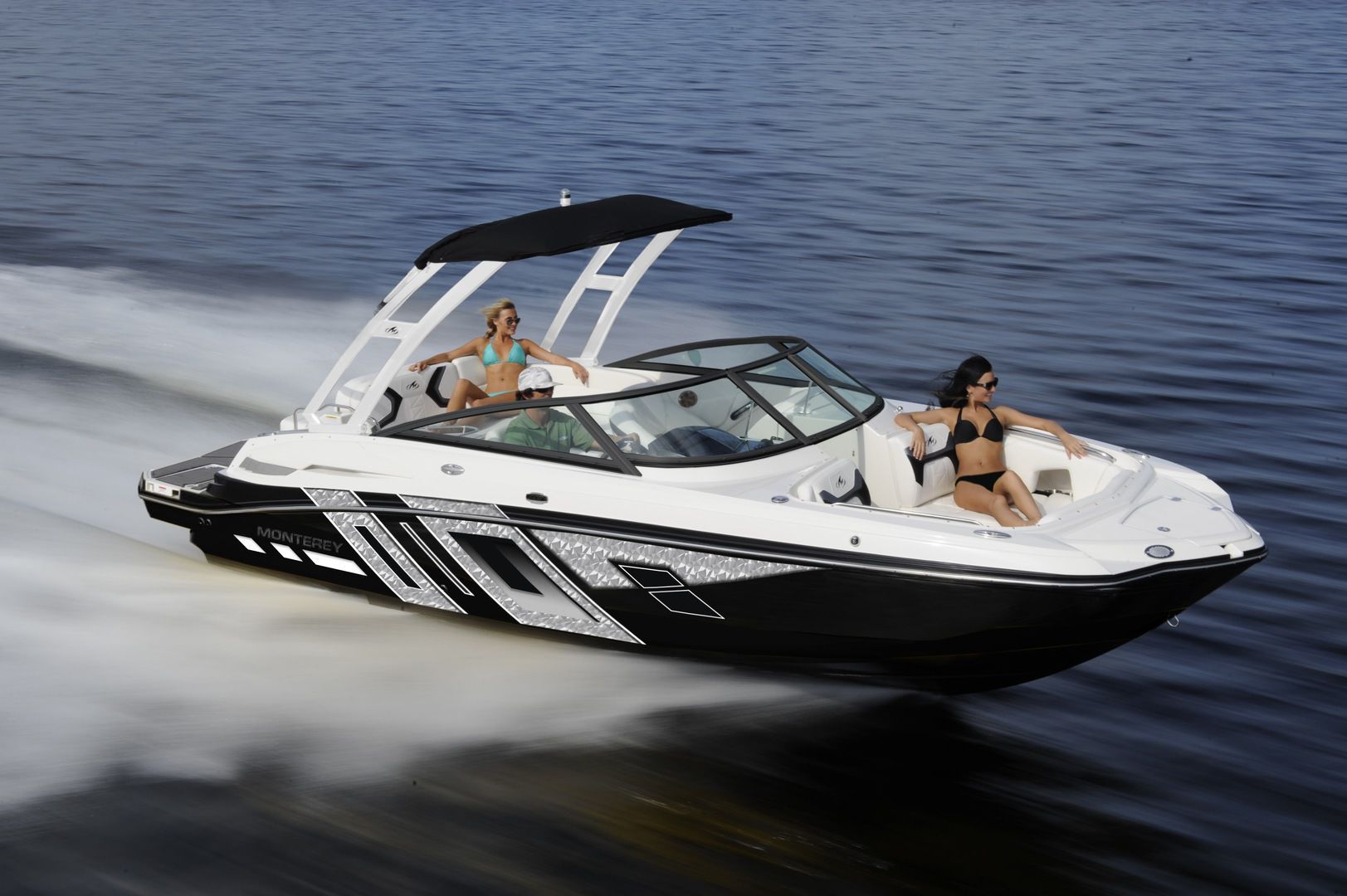 Runabout intraborda - M4 - Monterey Boats - con doble consola / bow ...