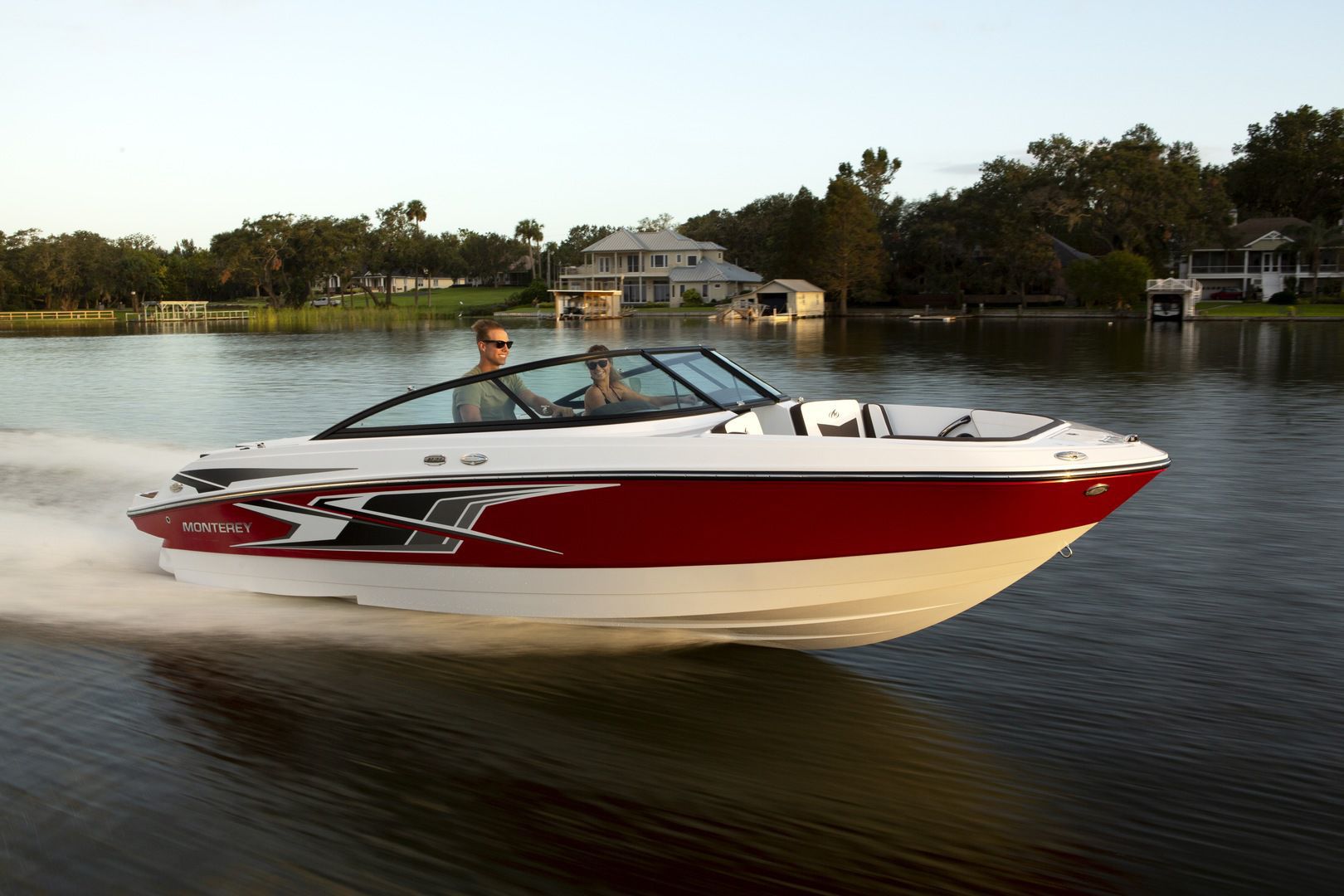 Runabout intraborda - M-22 - Monterey Boats - con doble consola / bow ...
