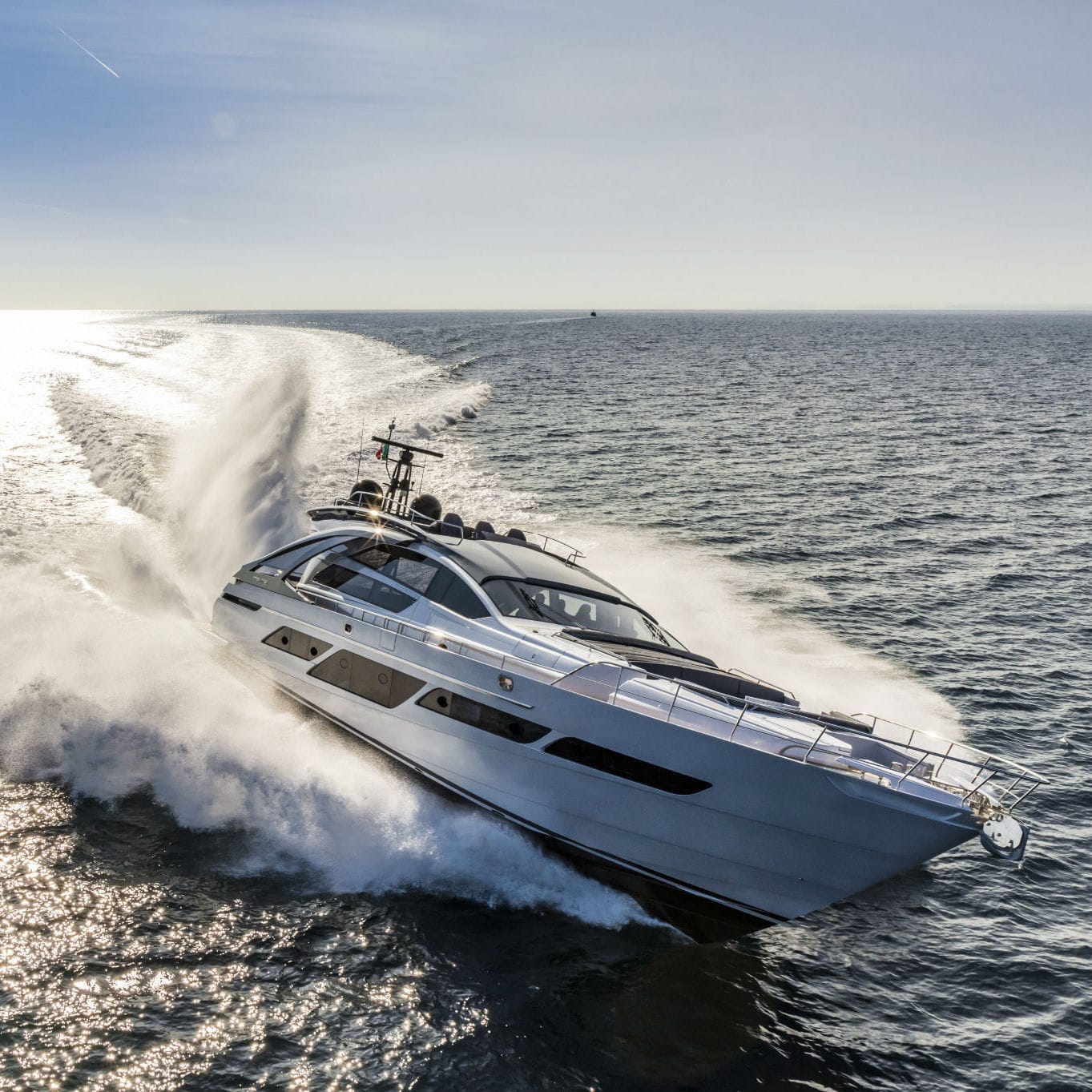 Yate a motor de crucero - 9X - Pershing - con 4 camarotes