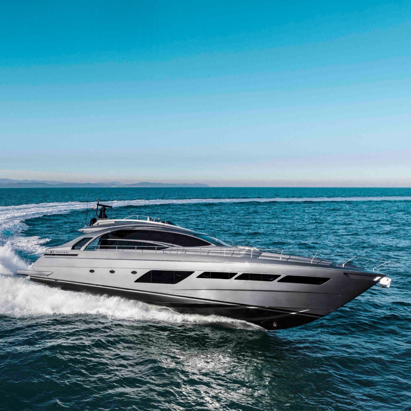 Yate a motor de crucero - 8X - Pershing - con fly / con 4 camarotes ...