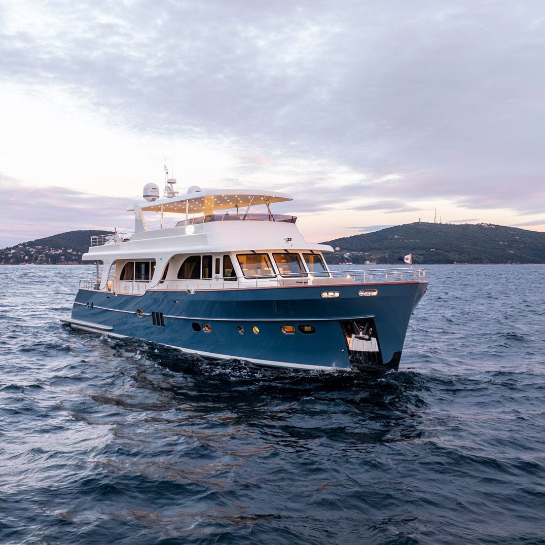 Yate a motor de crucero - 95 - Vicem Yachts - con fly / con 4 camarotes ...