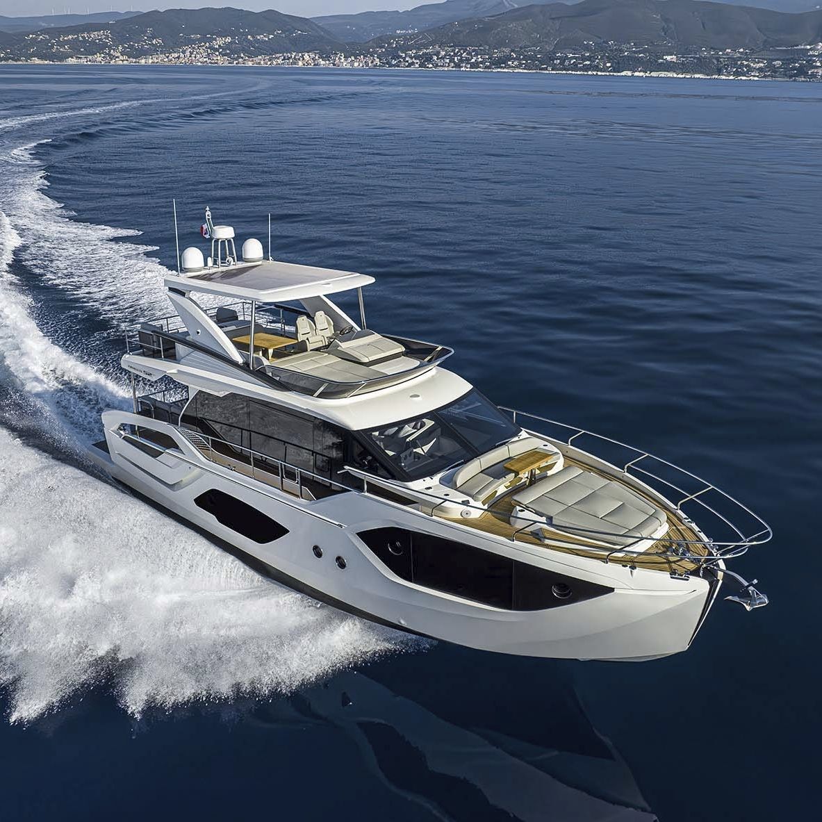 Yate a motor de crucero - 52 FLY - Absolute Yachts - con fly / IPS ...