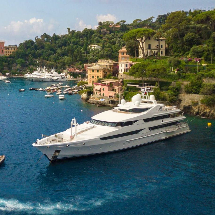 Megayate de crucero - YASMINE OF THE SEA - Oceanco - raised pilothouse / con piscina