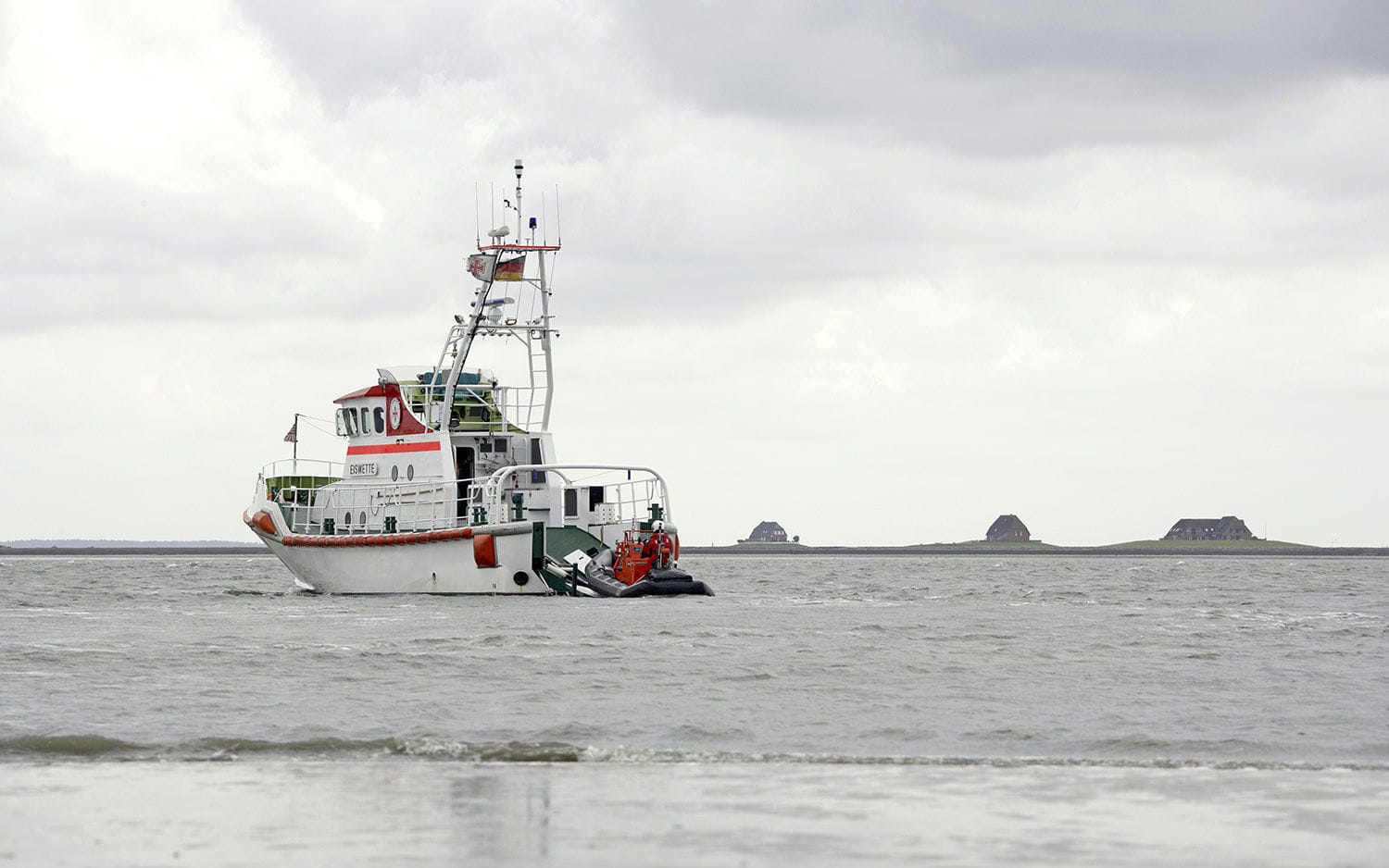 Barco profesional barco de búsqueda y rescate - Eiswette - Fassmer ...