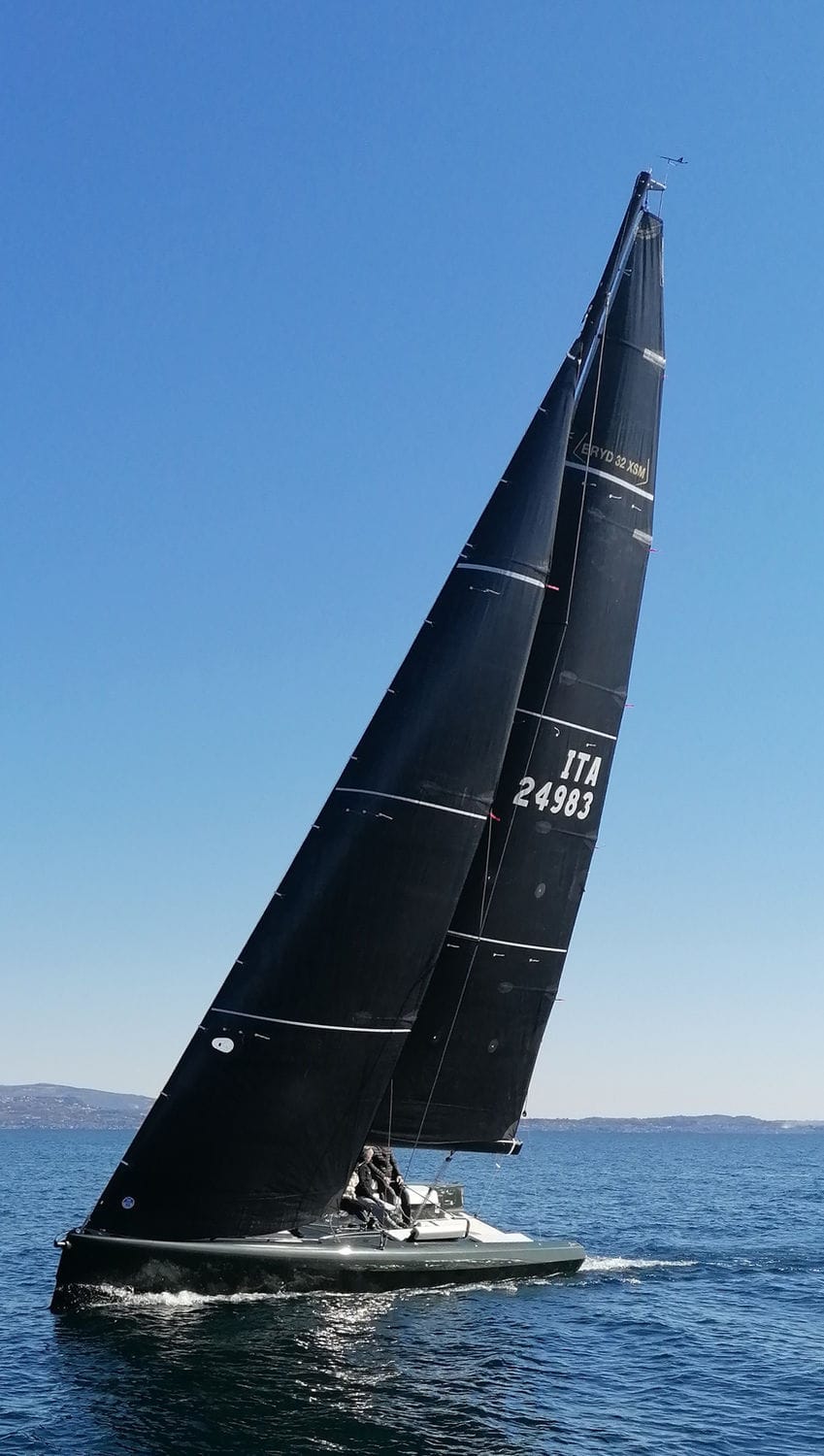 Velero de regata y crucero - ERYD 32 - ERYD YACHTS - daysailer / open ...