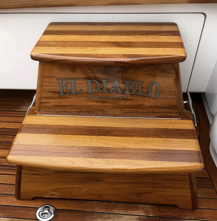 Escalón - TWO STEP - Release Marine