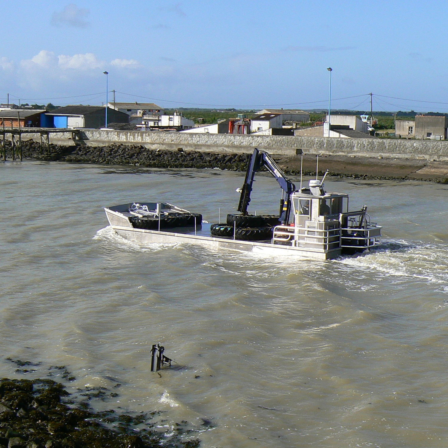 Barco profesional barco de transporte logístico - Navalu - fueraborda ...