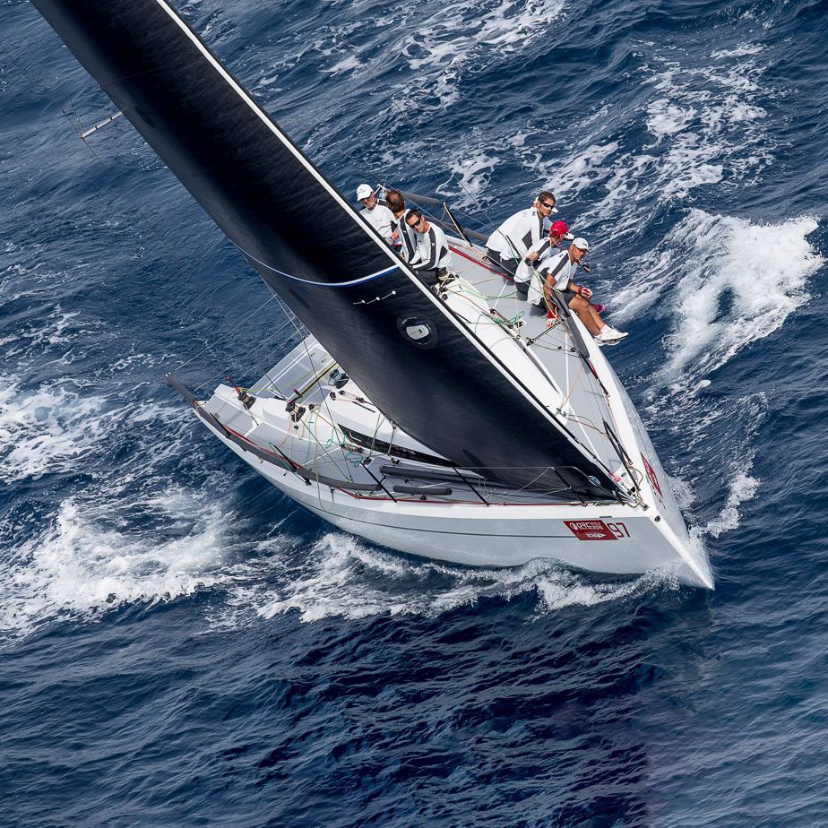 Velero de regata y crucero - 9.98 - Italia Yachts - con doble rueda de ...