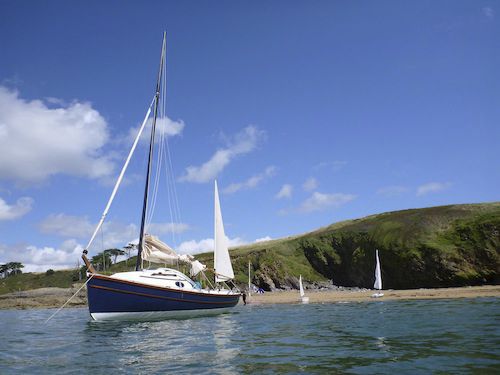 Monocasco / day-sailer / con popa abierta / con mástil de carbono ...