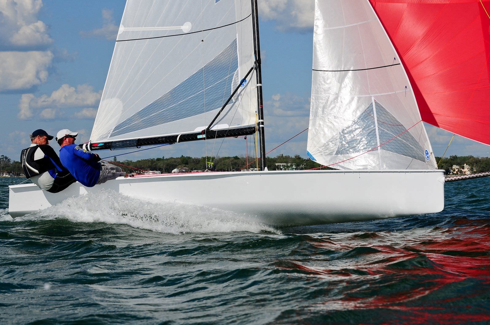 Velero de quilla deportivo - VX ONE - Bennett Yachting - con popa ...