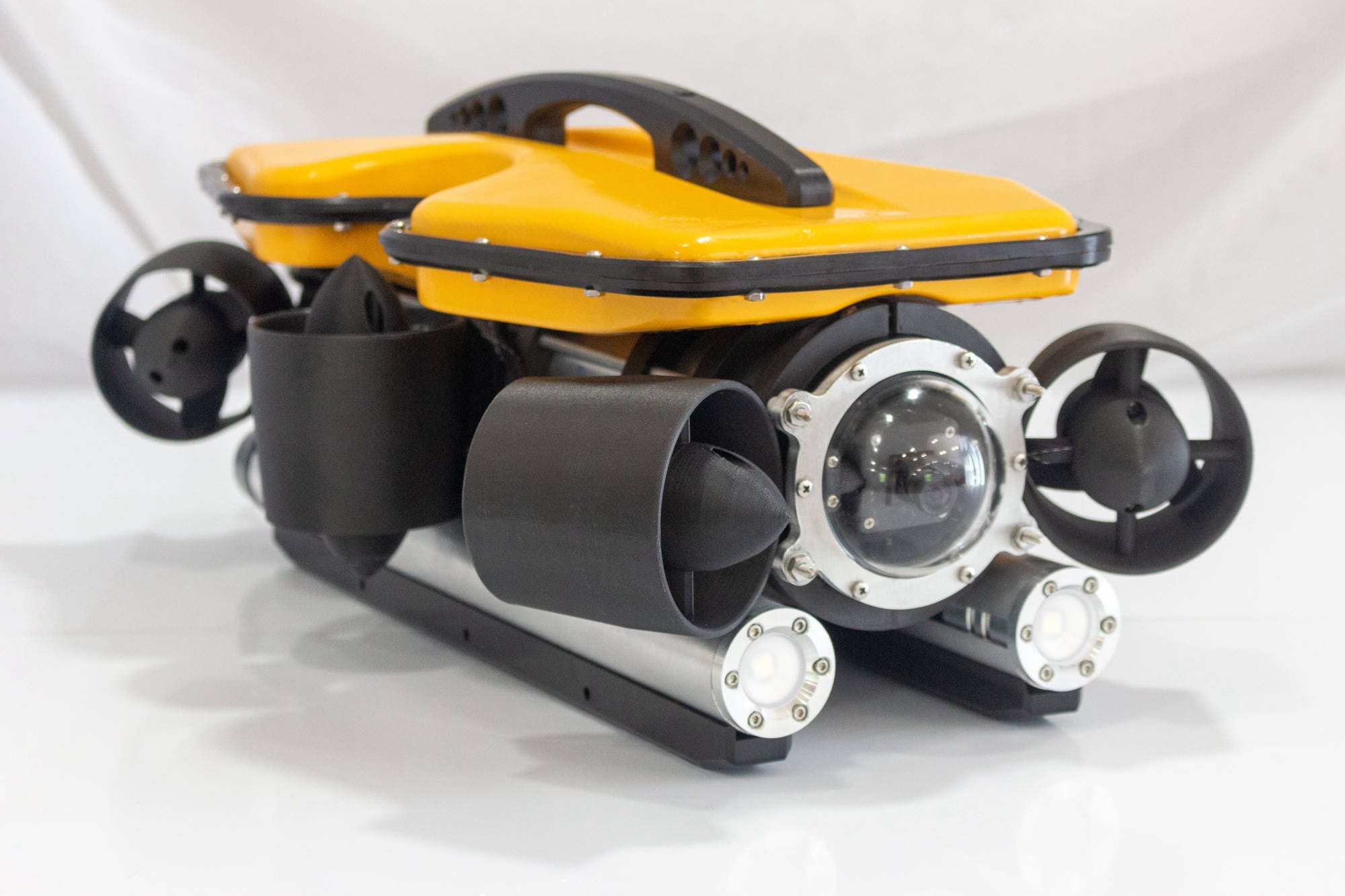 ROV para inspección de tuberías - Oceanus Mini ROV system - MarineNav ...