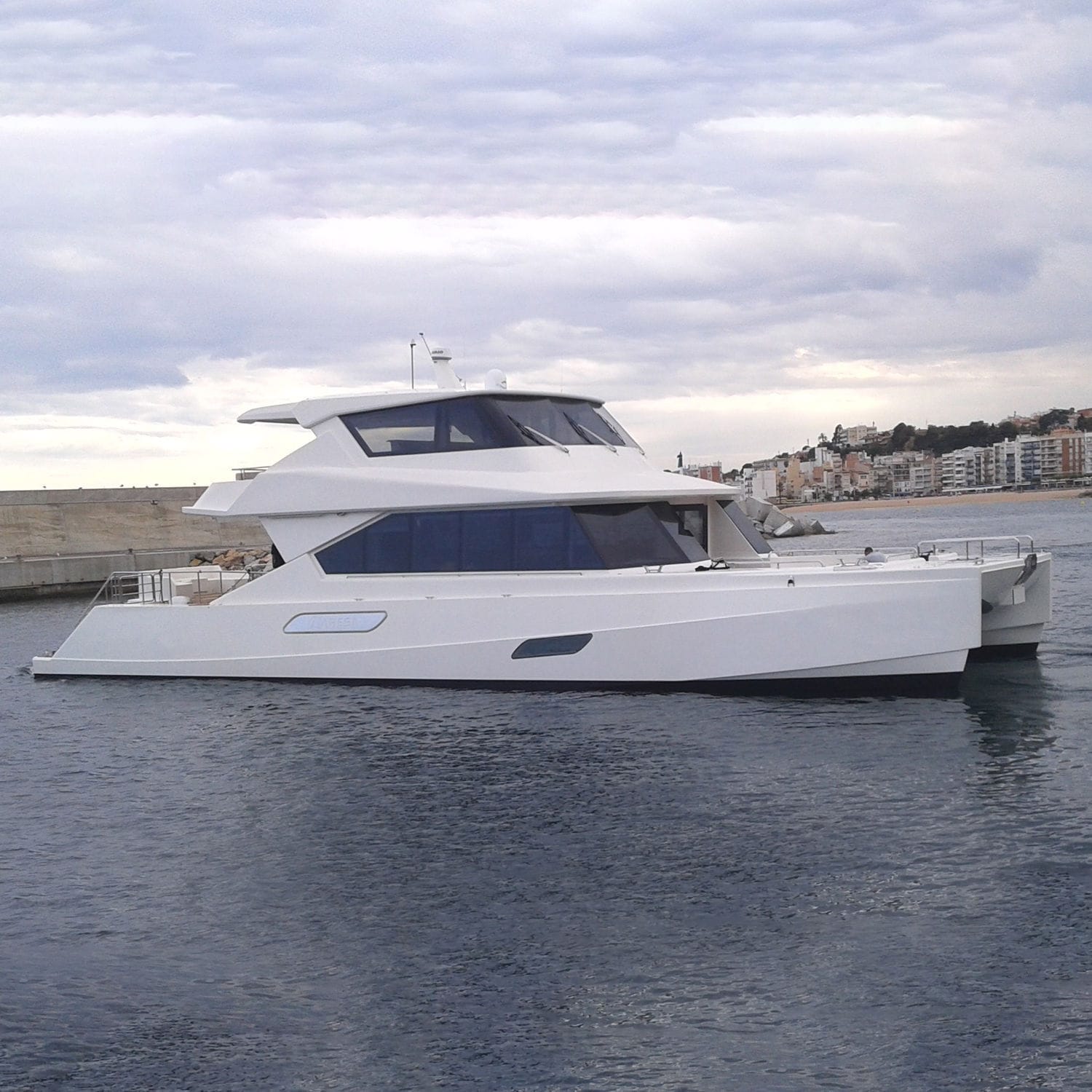 Yate a motor catamarán - 3000 - 2500 VIP CAT WHITELINE - ARESA SHIPYARD ...