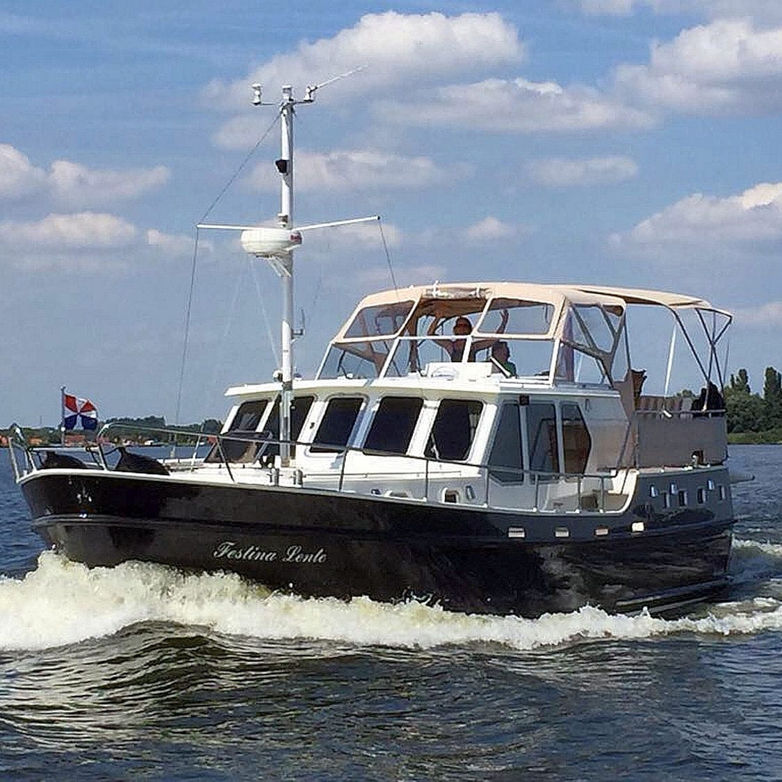 Barco cabinado intraborda - 1330 - De Alm - con fly / fluvial