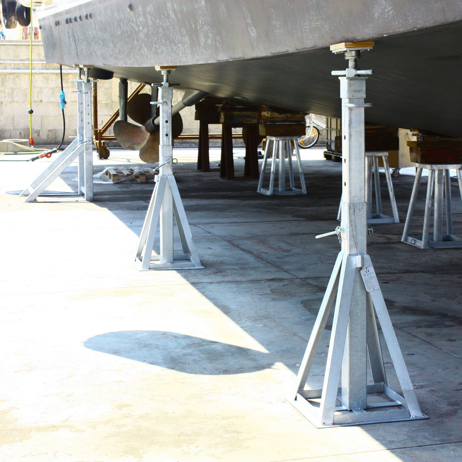 Soporte para barco - CV Ton.30 o Ton.50 h. 14/22 - Naval Tecno Sud ...