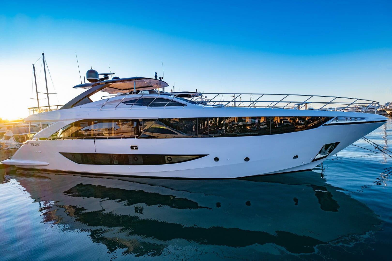 Yate a motor de crucero - 100 - PERMARE SRL - con fly / con 5 camarotes ...