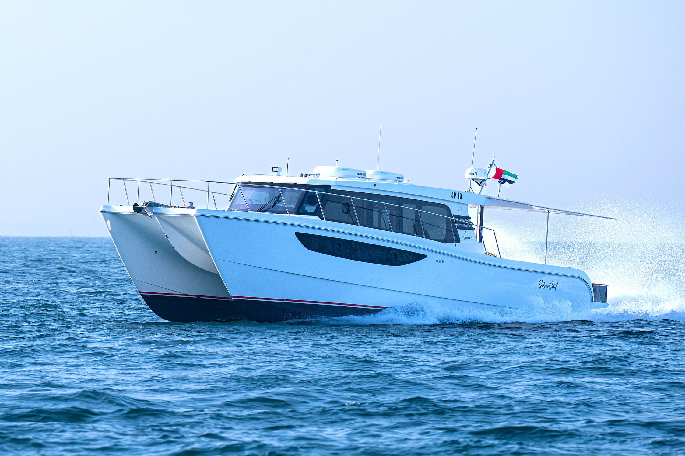 Barco cabinado catamarán - SilverCat 46LUX - SMART OWN - fueraborda ...
