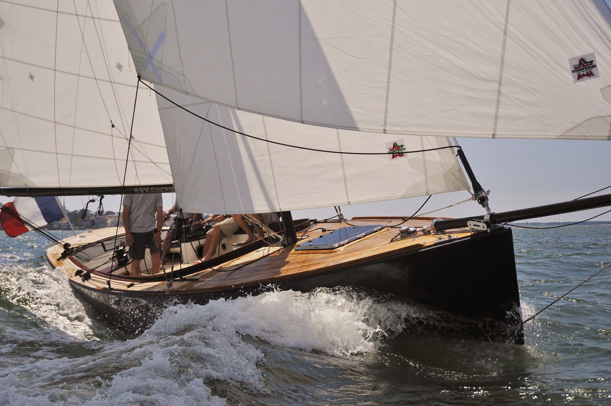 Velero de regata y crucero - CAPE COD - ROSEWEST - clásico / daysailer ...