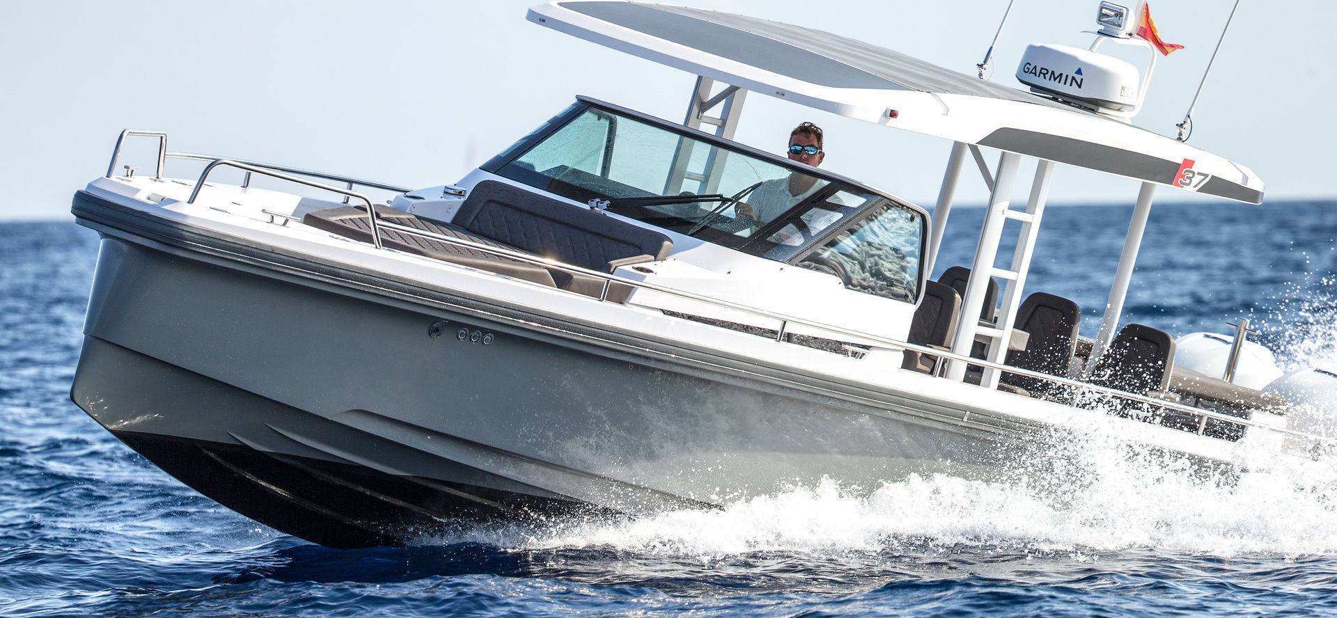 Barco open fueraborda - 37 - Axopar Boats Oy - bimotor / con consola ...