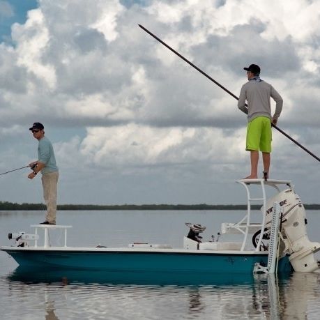 Flat boat fueraborda - Strike - Beavertail Skiffs - con consola central ...