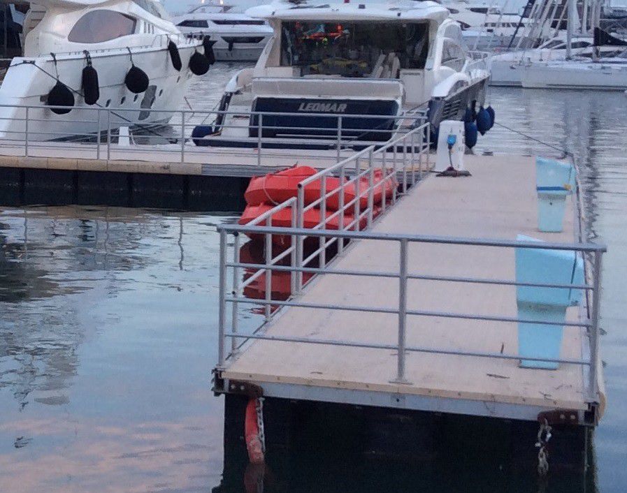 Pontón flotante - UHP - modular / relleno de espuma