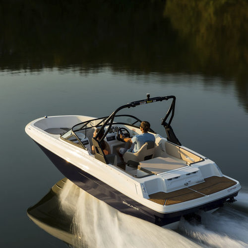 Runabout intraborda - VR4 - Bayliner - con doble consola / bow-rider / open