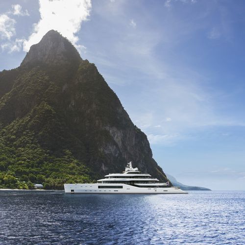 Megayate de crucero - 80 - Amels - raised pilothouse / proa vertical ...