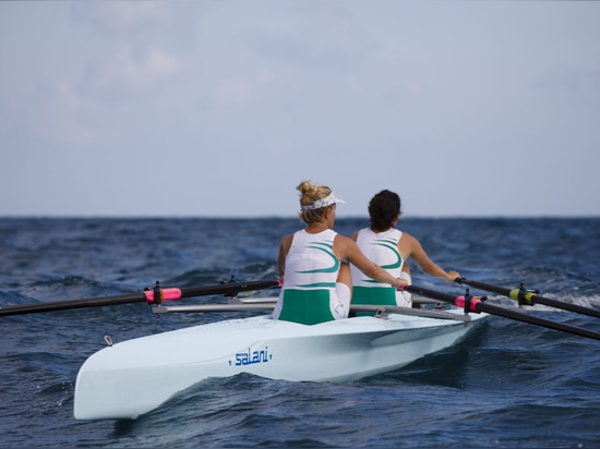 NUEVO: barco de rowing doble del scull por el nautiche S.n.c. del ...